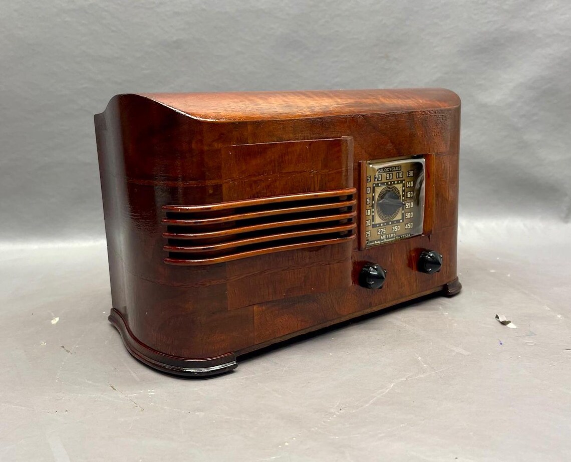 LR057 1940 Emerson Radio Model EP367 . Restored and Working. FREE ...