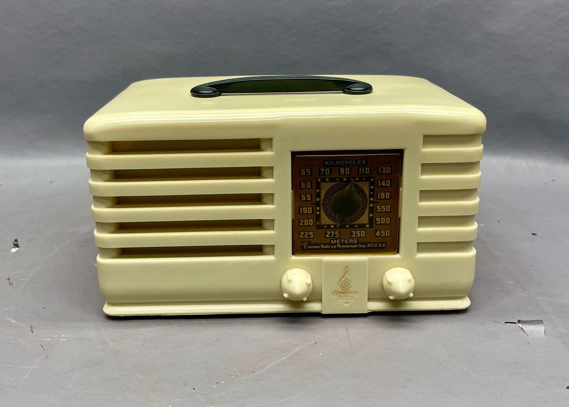 LR028 1940 Emerson Radio Model EP-381. Restored and Working! FREE ...