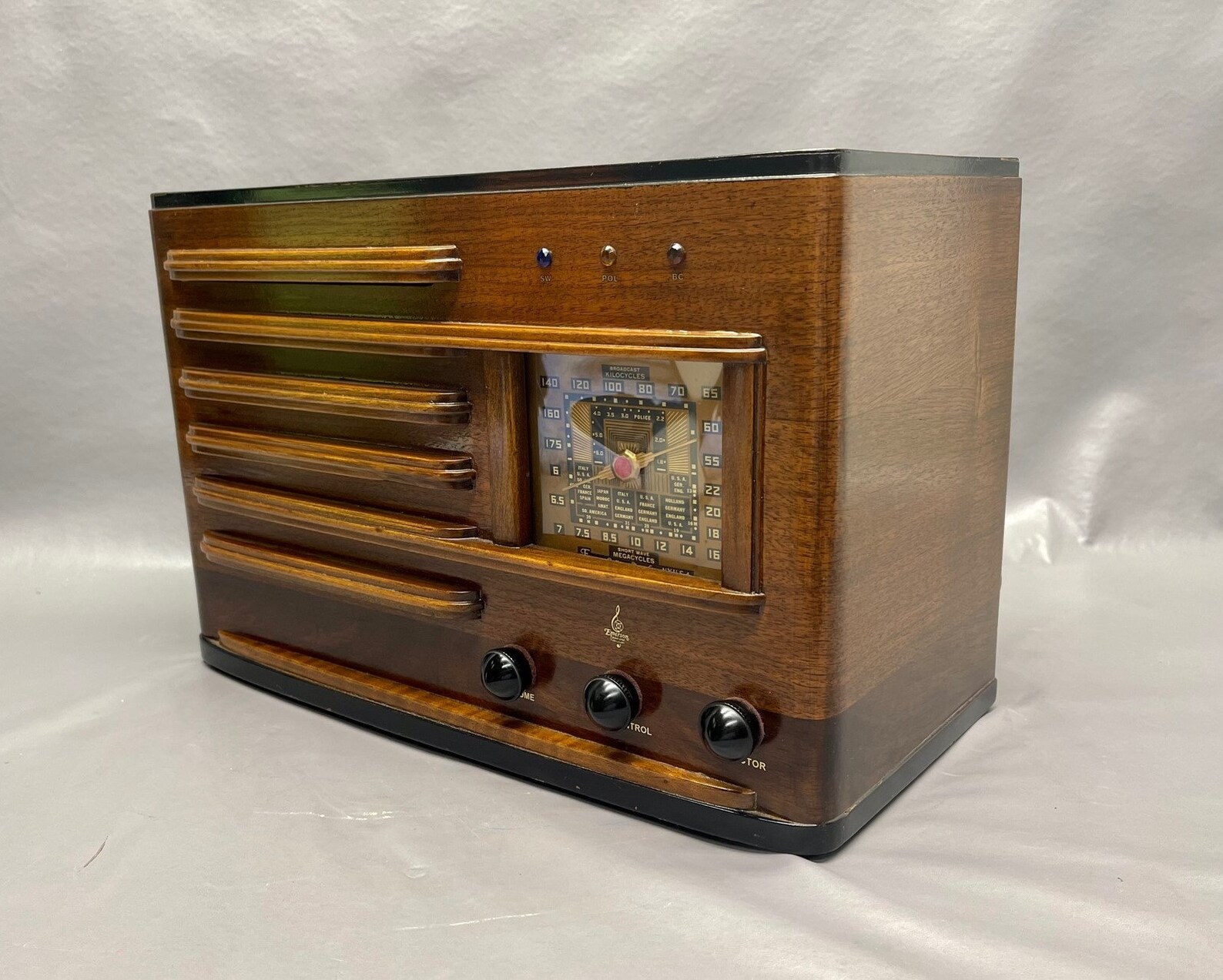 1940 Emerson Radio Model DA-287. Ingraham Cabinet Restored and Working ...
