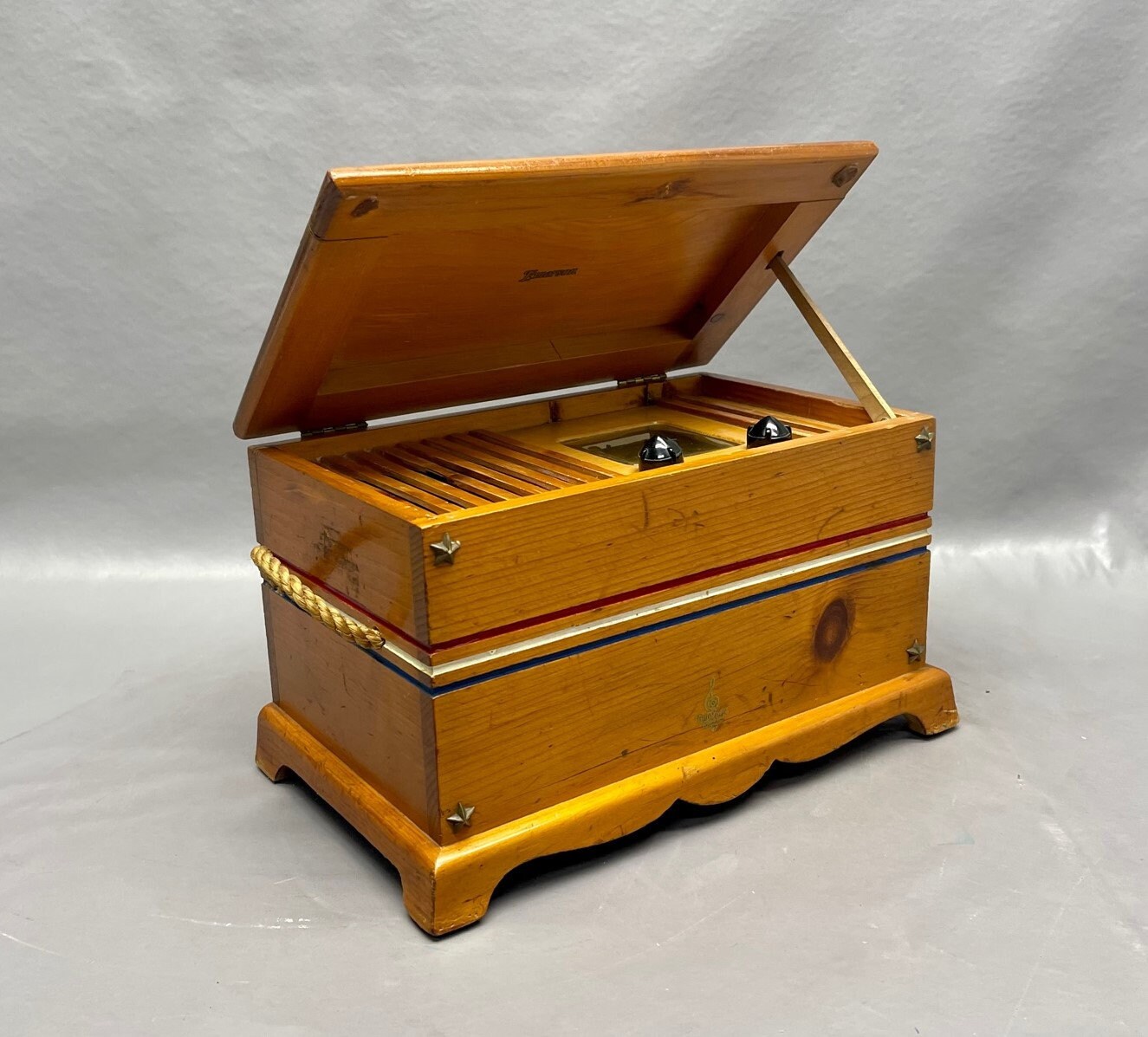 Rare 1942 Emerson patriot Chest Radio Model EP-405. Mid Century Radio ...