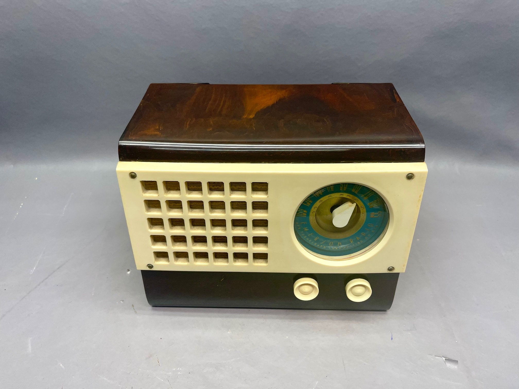 LR038 1946 Emerson Catalin Radio Model 520. Absolutely Beautiful ...