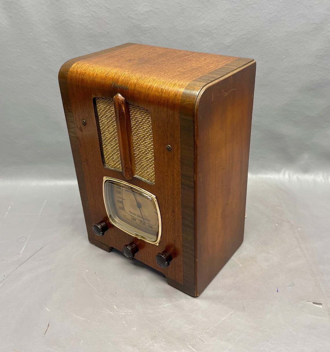 LR047 1938 Emerson Radio Model 156. Ingraham Cabinet. Mid Century Radio ...