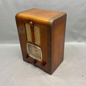 LR047 1938 Emerson Radio Model 156. Ingraham Cabinet. Mid Century Radio ...
