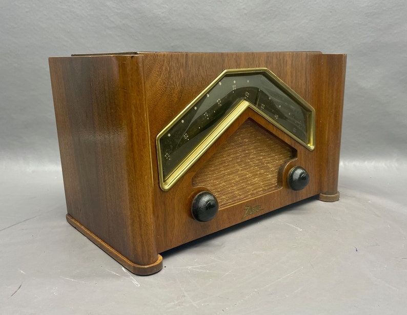 LR060 1946 Zenith Radio Model 6D029. Mid Century Radio. FREE Shipping ...