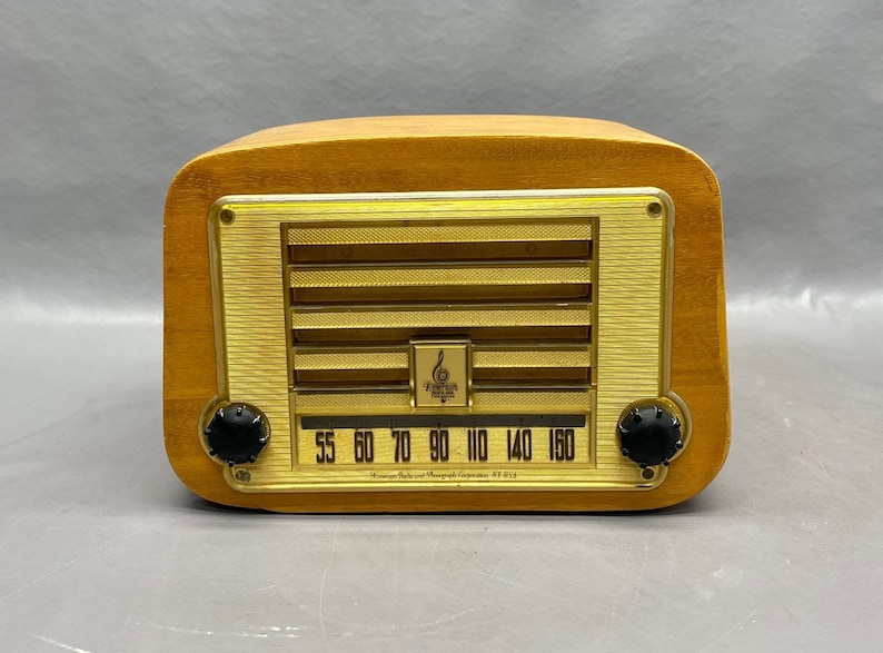 LR055 1946 Emerson Radio Model 578A. Mid Century Radio. FREE Shipping ...