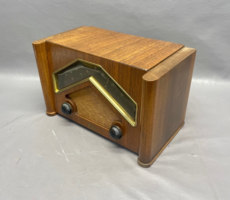 LR060 1946 Zenith Radio Model 6D029. Mid Century Radio. FREE Shipping ...