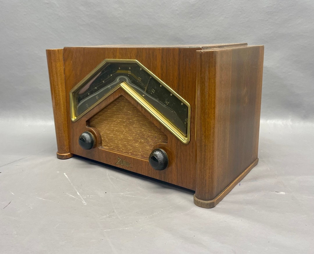 LR060 1946 Zenith Radio Model 6D029. Mid Century Radio. FREE Shipping ...