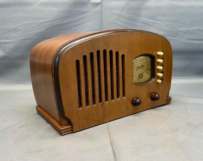 LR073 1941 Zenith "humpback" Radio. Restored and Working. FREE Shipping! Vintage Radio Mid ...