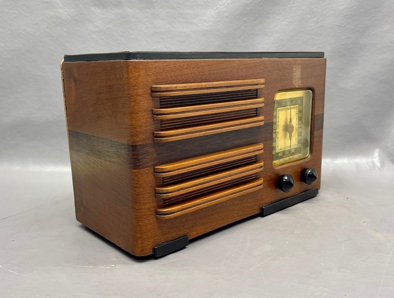 1941 Emerson Radio Model DQ-334. Mid Century Radio. FREE - Etsy