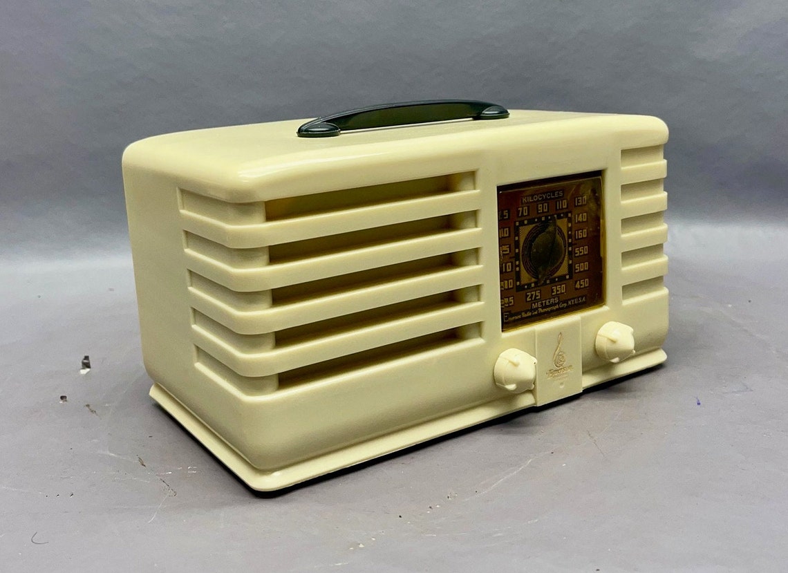 LR028 1940 Emerson Radio Model EP-381. Restored and Working! FREE ...