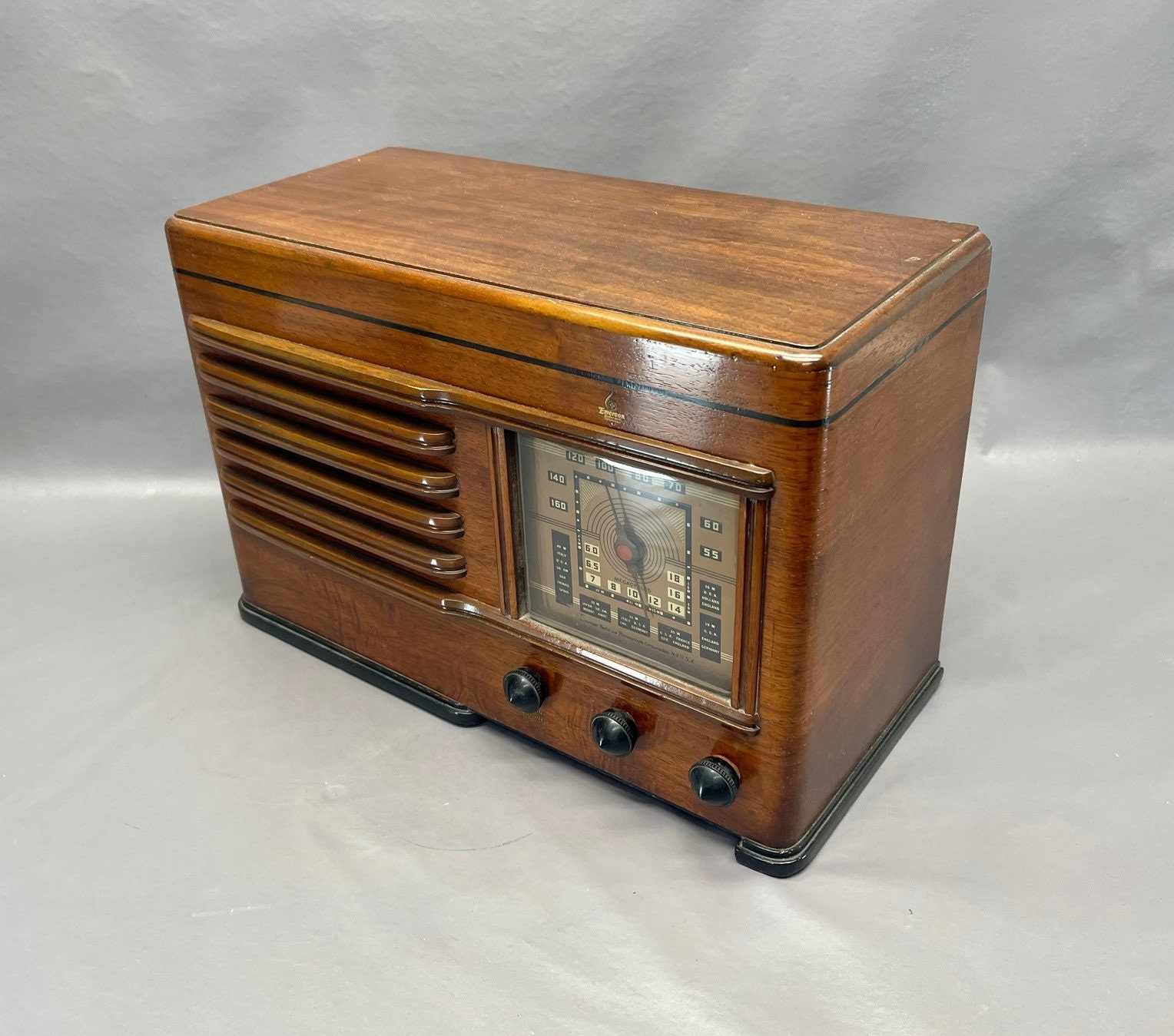 LR066 1940 Emerson Radio Model DP332. Ingraham Cabinet! Restored and ...