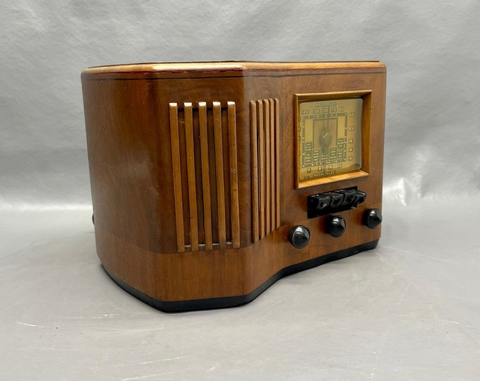 1940 Emerson Radio Model 271. Ingraham Cabinet. Mid Century Radio. FREE ...