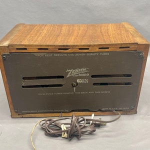 LR060 1946 Zenith Radio Model 6D029. Mid Century Radio. FREE Shipping ...