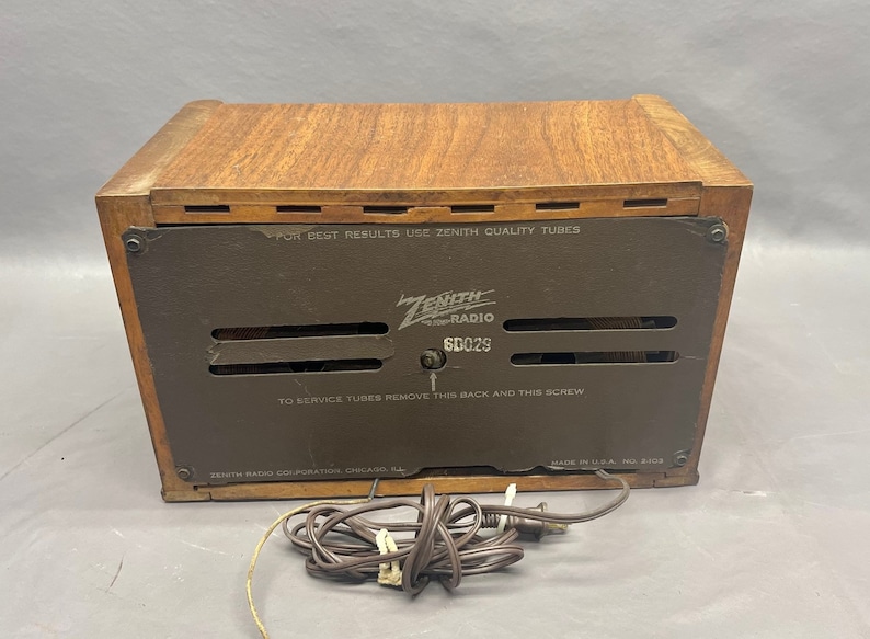 LR060 1946 Zenith Radio Model 6D029. Mid Century Radio. FREE Shipping ...