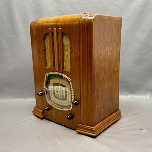 Beautifully Restored 1937 Detrola Radio Model 148. Restored and Working ...