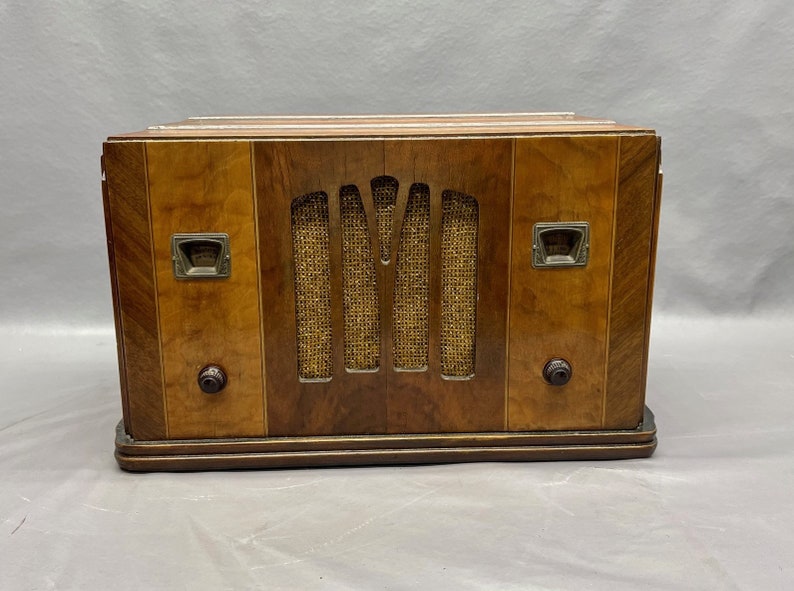 LR037 1935 Western Air Patrol Radio Model WA6237. Mid Century Radio ...