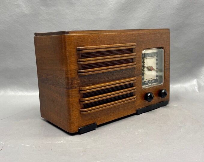 1941 Emerson Radio Model DQ-334. Mid Century Radio. FREE Shipping ...
