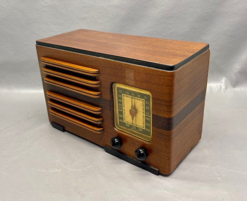 1941 Emerson Radio Model DQ-334. Mid Century Radio. FREE - Etsy