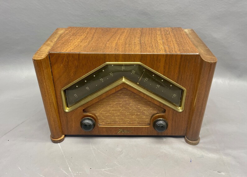 LR060 1946 Zenith Radio Model 6D029. Mid Century Radio. FREE Shipping ...
