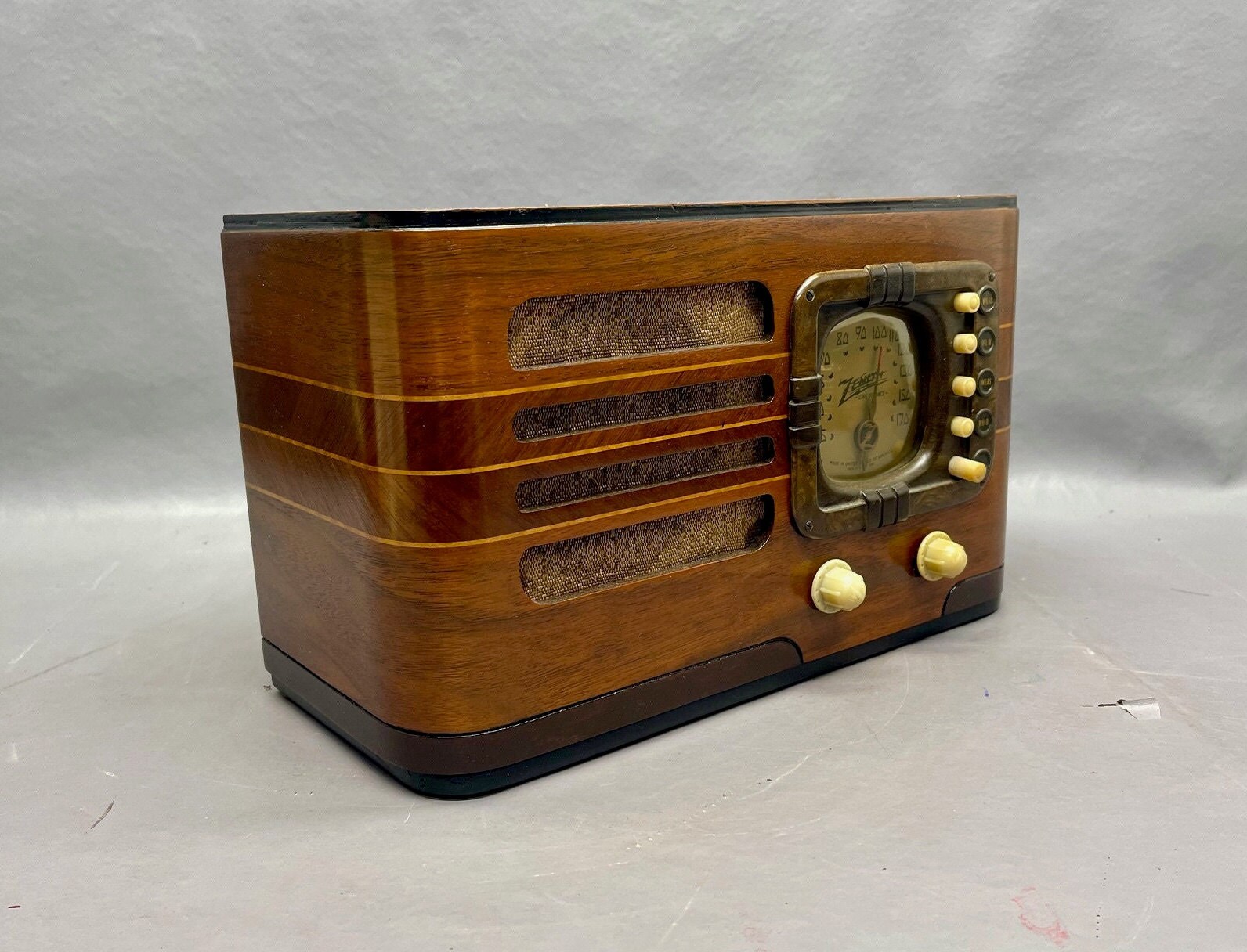 1939 Zenith Radio Model 5R316. Restored and Working. Vintage Radio ...