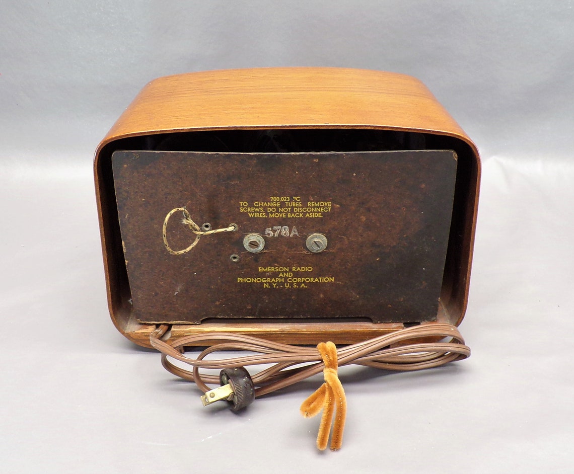 LR049 1946 Emerson Radio Model 578A. Mid Century Radio. FREE Shipping ...