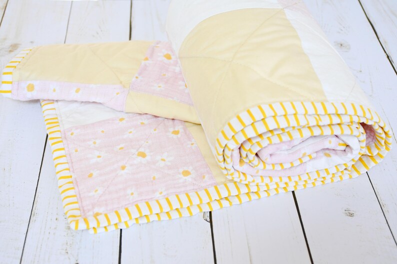 Handmade Baby Quilt, Baby Quilt, Daisy Baby Quilt, Baby Girl Quilt ...