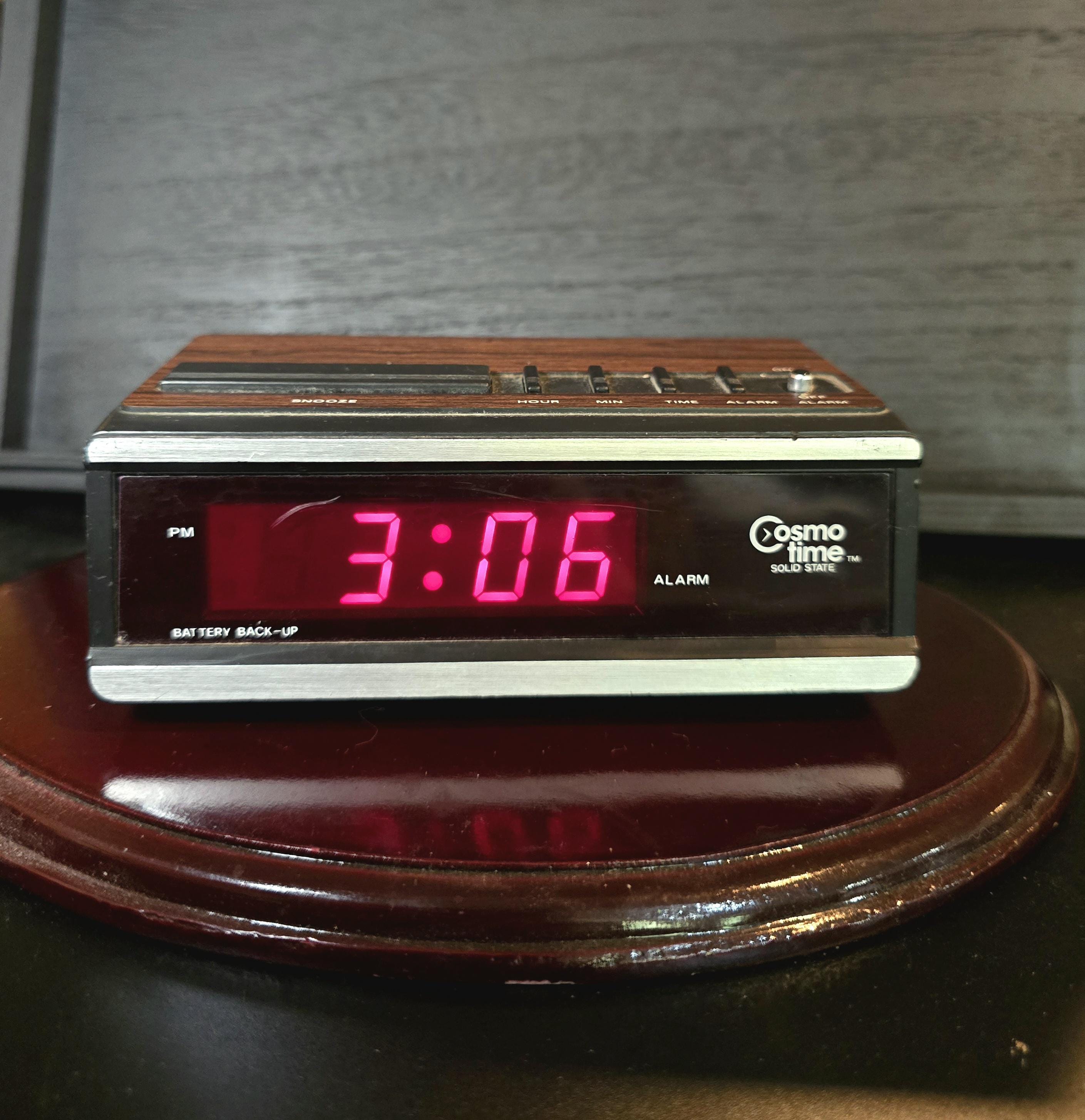 Vintage 1970s Cosmo Digital Bedside Alarm Clock. Model E 517A - Etsy
