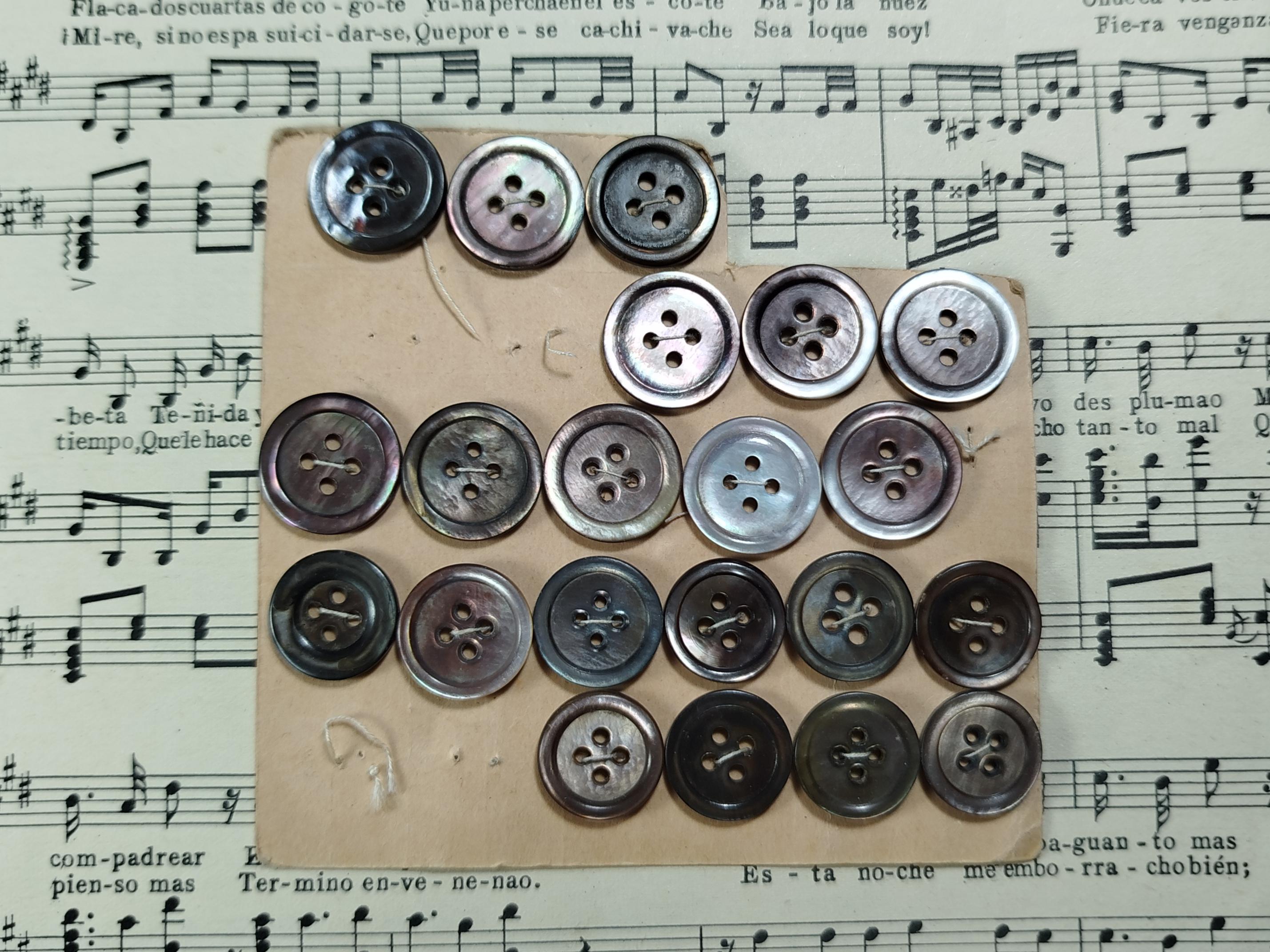 Vintage Set of Real Pearl Buttons, 22 Gray Mop 4 Holes 15-18 Mm Buttons ...