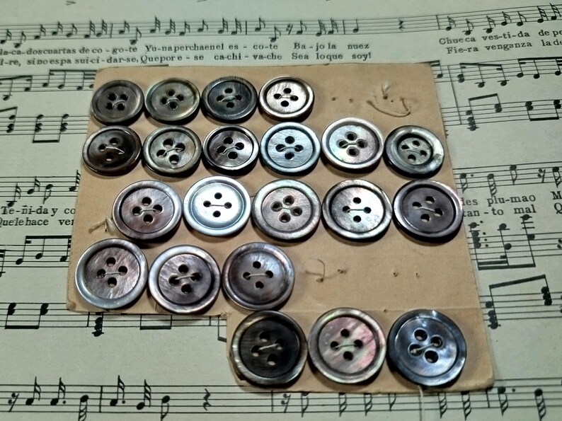 Vintage Set of Real Pearl Buttons, 22 Gray Mop 4 Holes 15-18 Mm Buttons ...