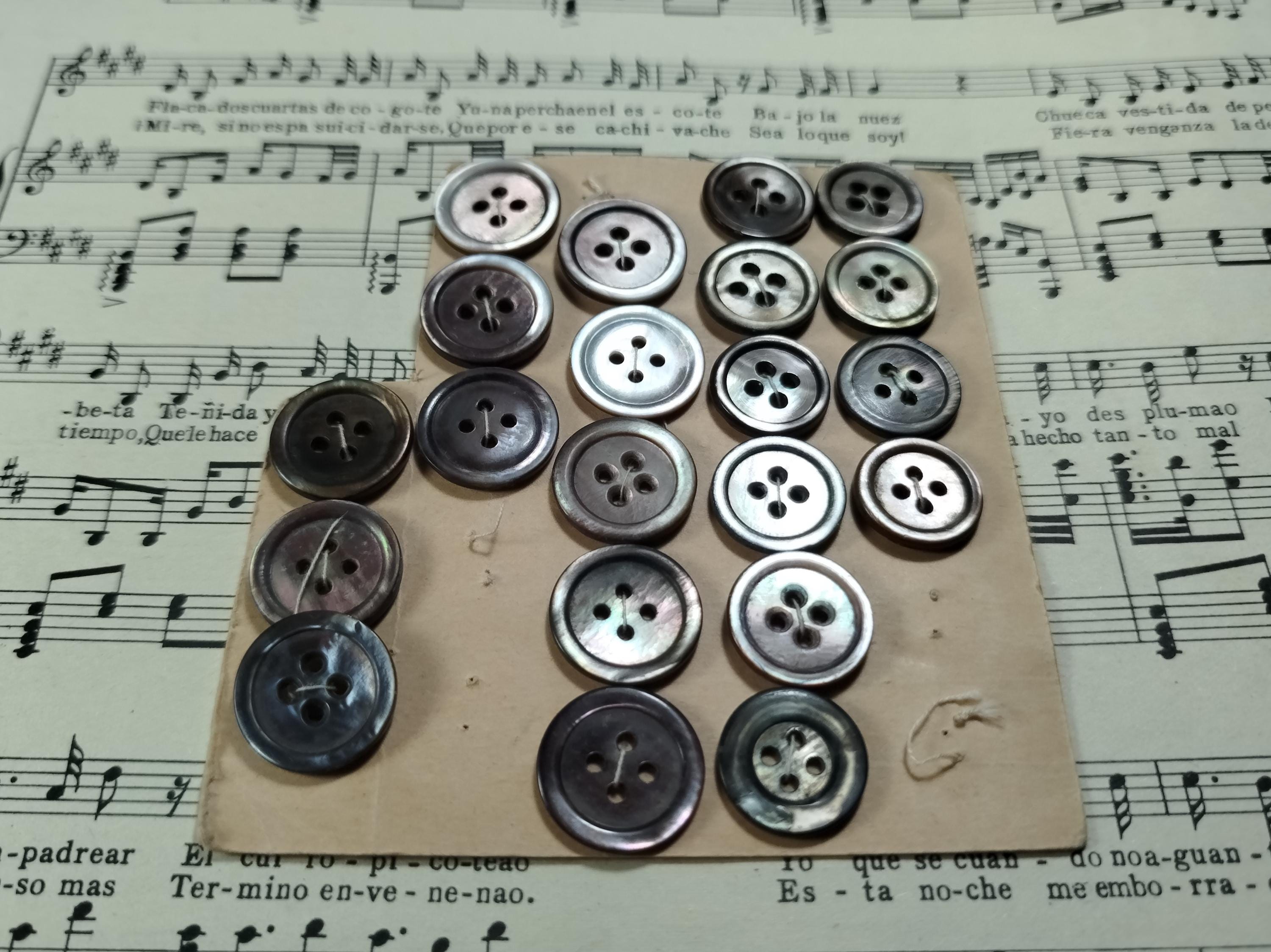 Vintage Set of Real Pearl Buttons, 22 Gray Mop 4 Holes 15-18 Mm Buttons ...