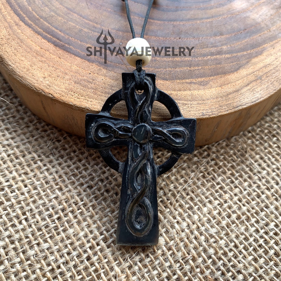 Hand Carved Horn Necklace, Handmade Nature Horn Pendant, Horn Carving ...