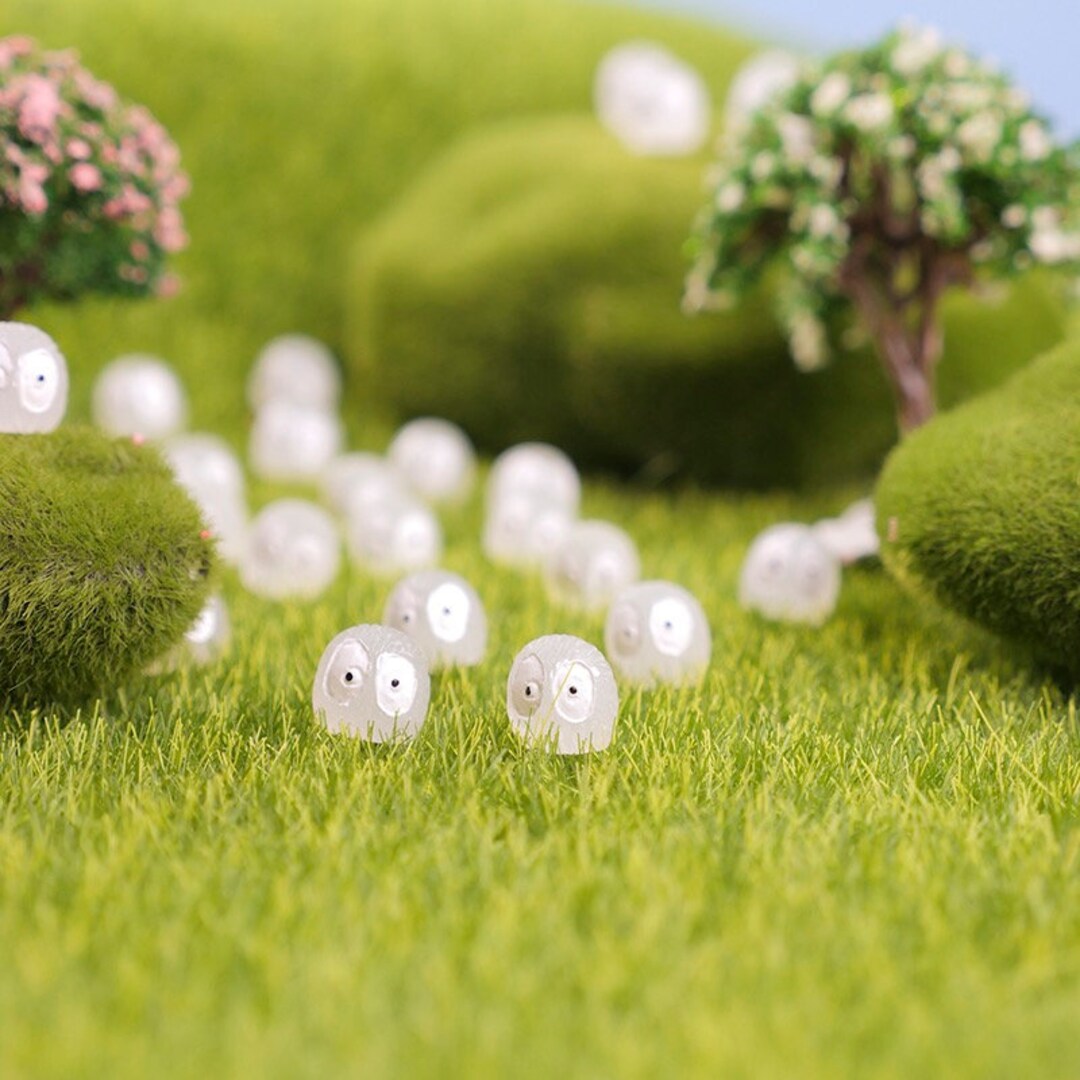 Cute Miyazaki Susuwatari Elf Glow in the Dark, Luminous 60pcs Resin ...