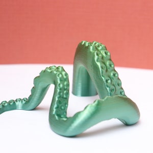 3D Printed Octopus Tentacle Phone Stand | Color Changing Colors ...