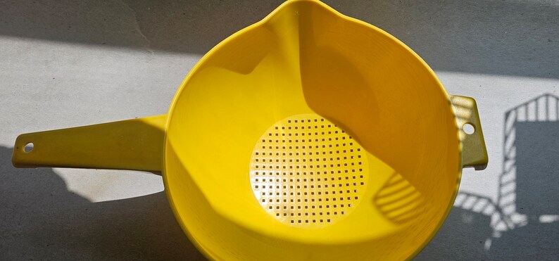 Tupperware Yellow 2 Quart Colander Strainer - Etsy