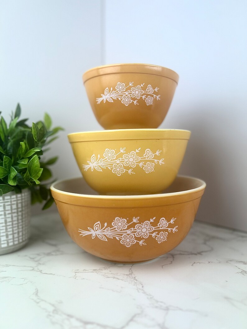 Vintage Pyrex Nesting Bowls Butterfly Gold Nesting Bowls Set of 3 ...