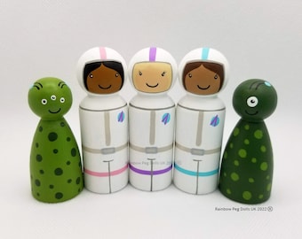 Wooden Aliens - Etsy