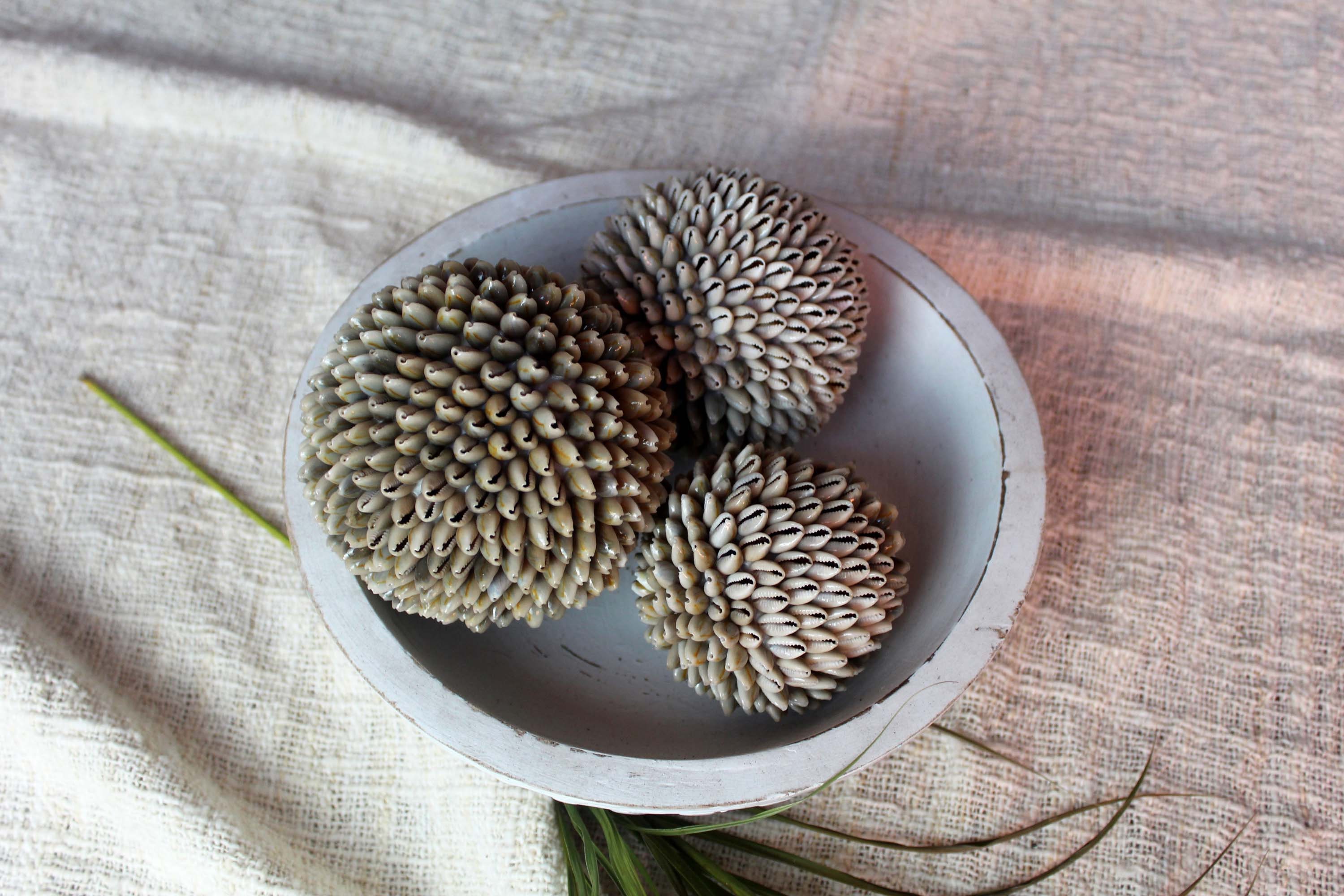 Seashells Table Decor, Set of 3 Cowrie Shell Balls for Coastal Style ...