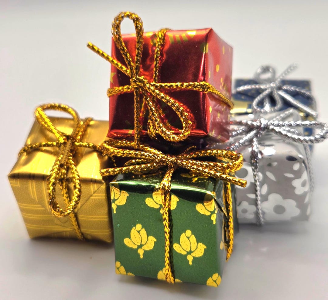 Miniature Christmas Gifts, Presents, Ornaments, Village Diorama 6 Pcs ...