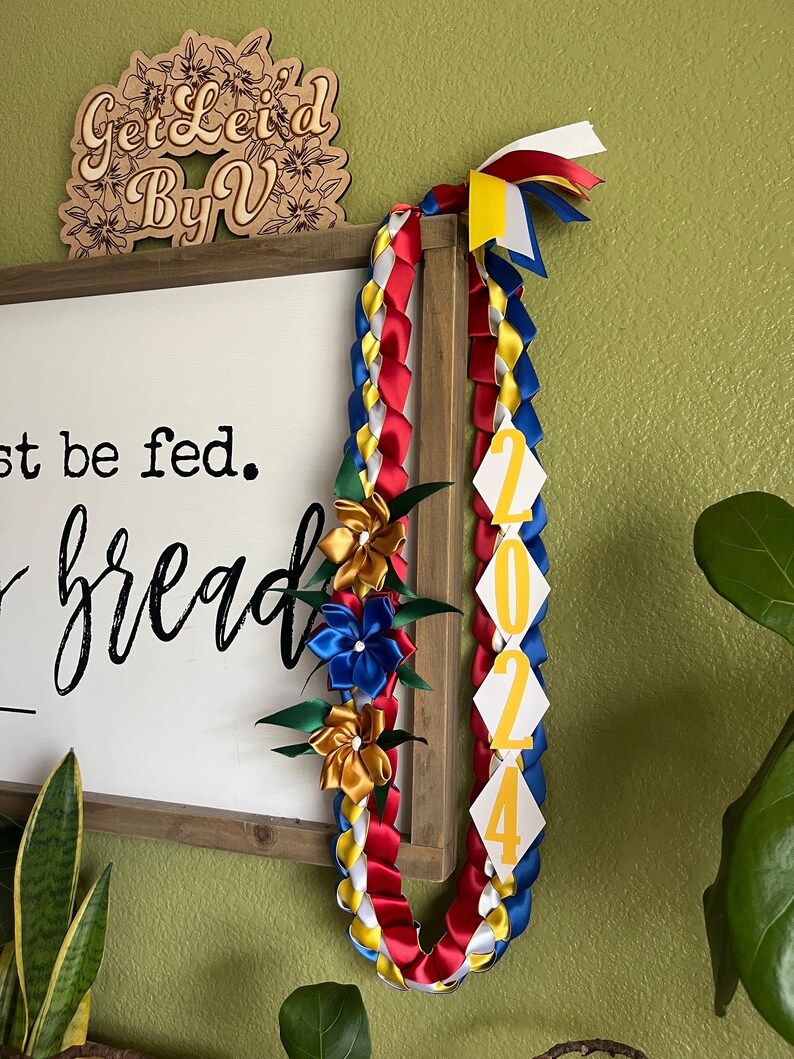 Filipino Graduation Lei With 2024 and Flowers - Etsy Israel