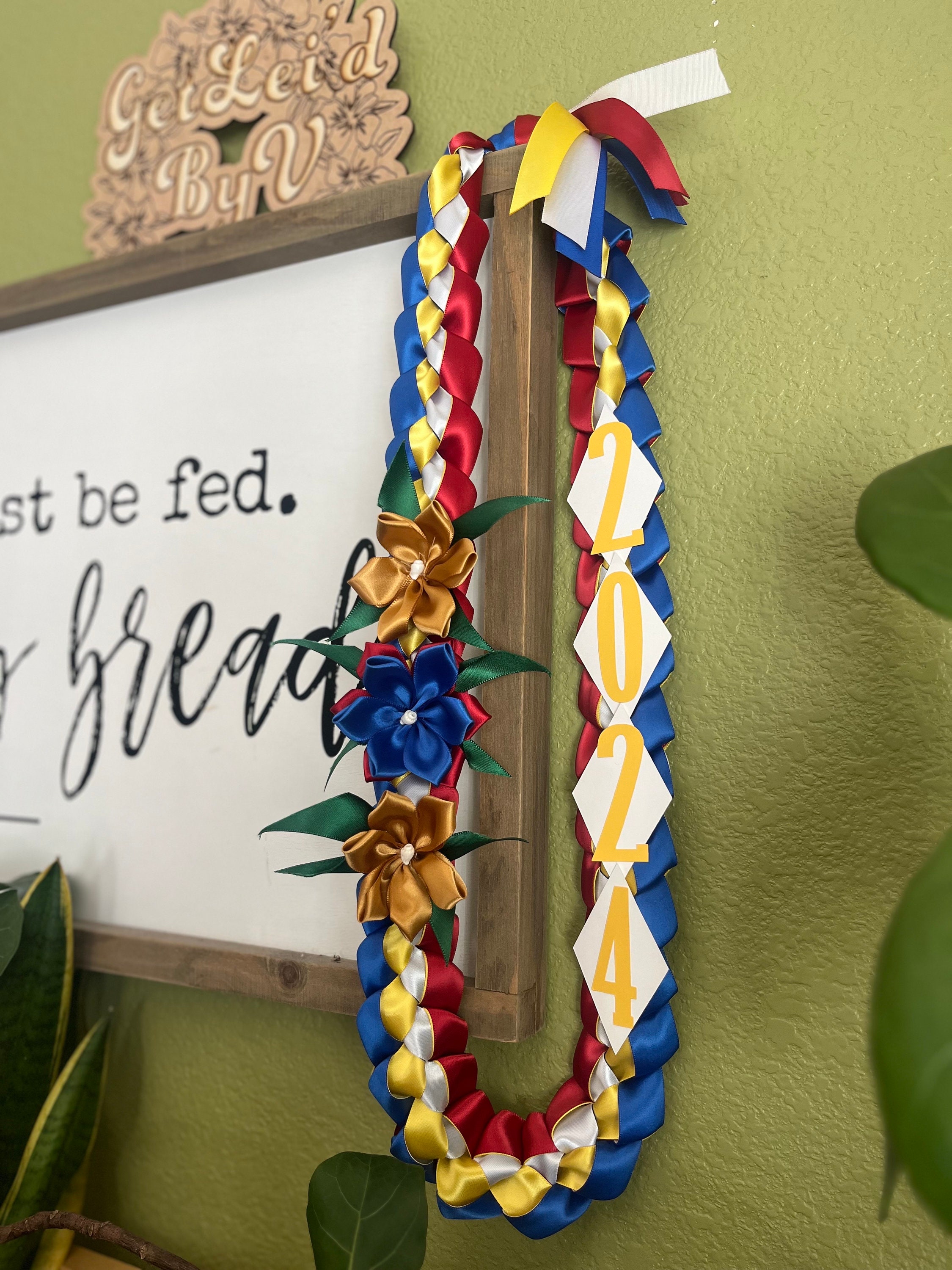 Filipino Graduation Lei With 2024 and Flowers - Etsy