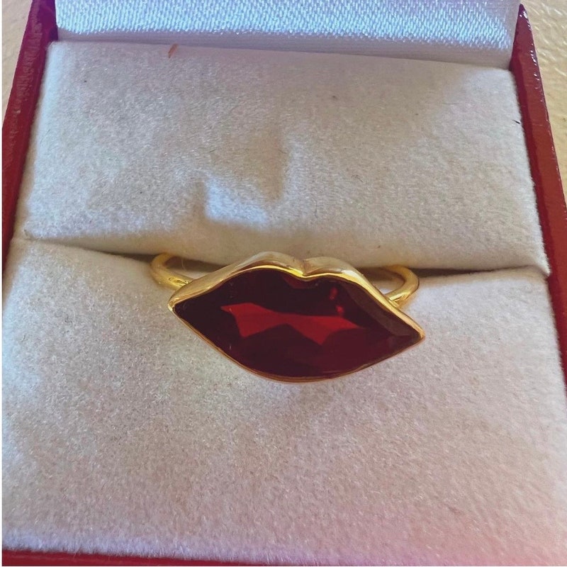 Kiss Ring - Etsy