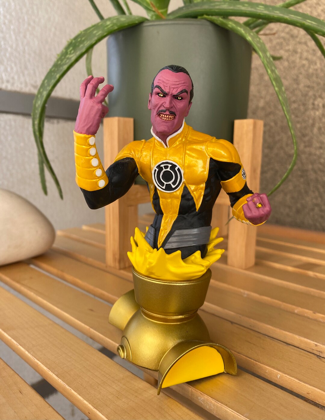Sinestro Porcelain Bust Villains of the Universe, DC Direct Heroes of ...