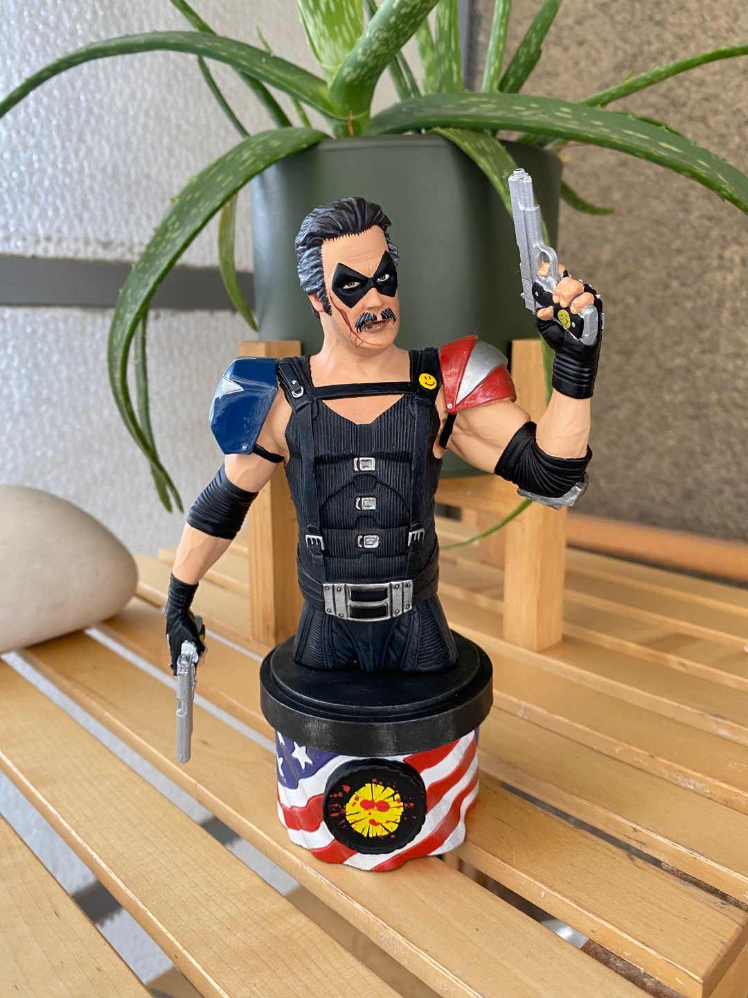 The Comedian Watchmen Porcelain Bust DC Comics DC Direct New in Box ...