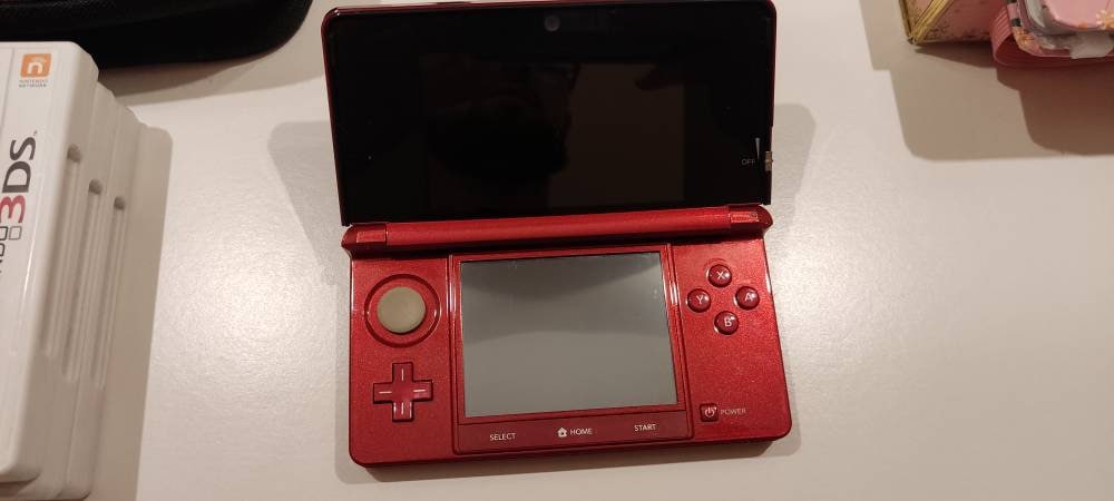 Nintendo 3ds Red