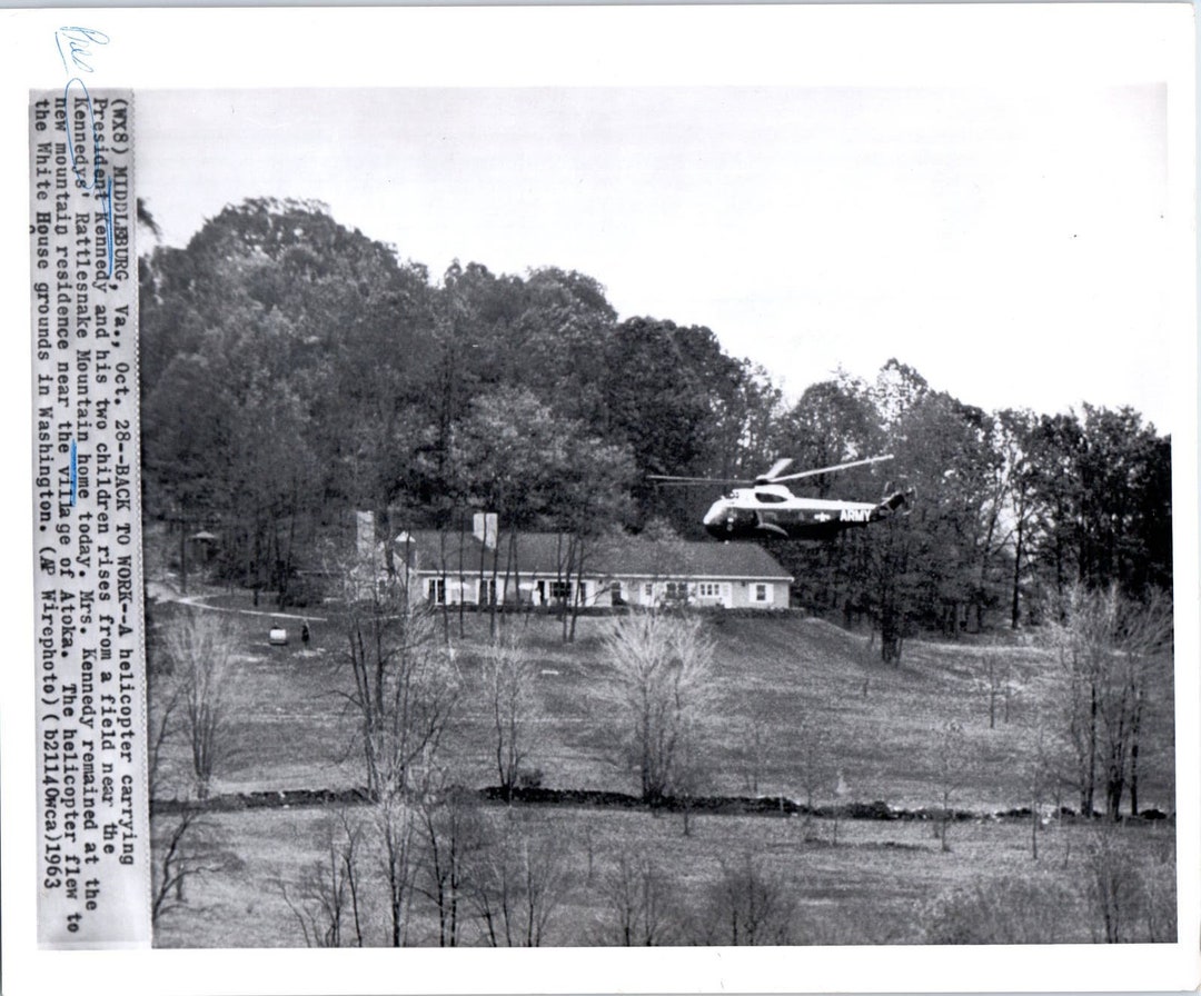 JFK Kennedy at Rattlesnake Mountain Home 1963 8x10 Original Press Photo ...