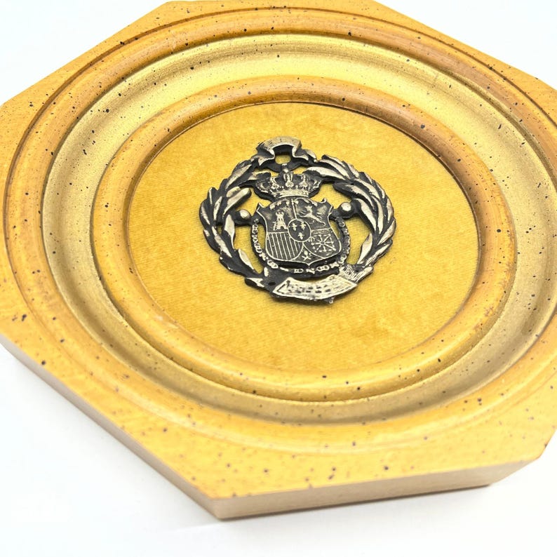 Vintage Kent XIV Coat of Arms Medallion Crest on Velvet Wall Art Plaque ...
