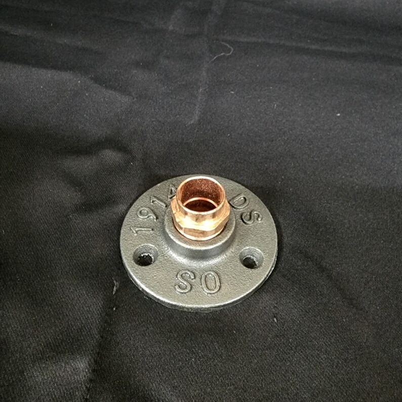 Industrial 1/2 Pipe Floor Flange, Shelf Mount available in a Pack of 1 ...