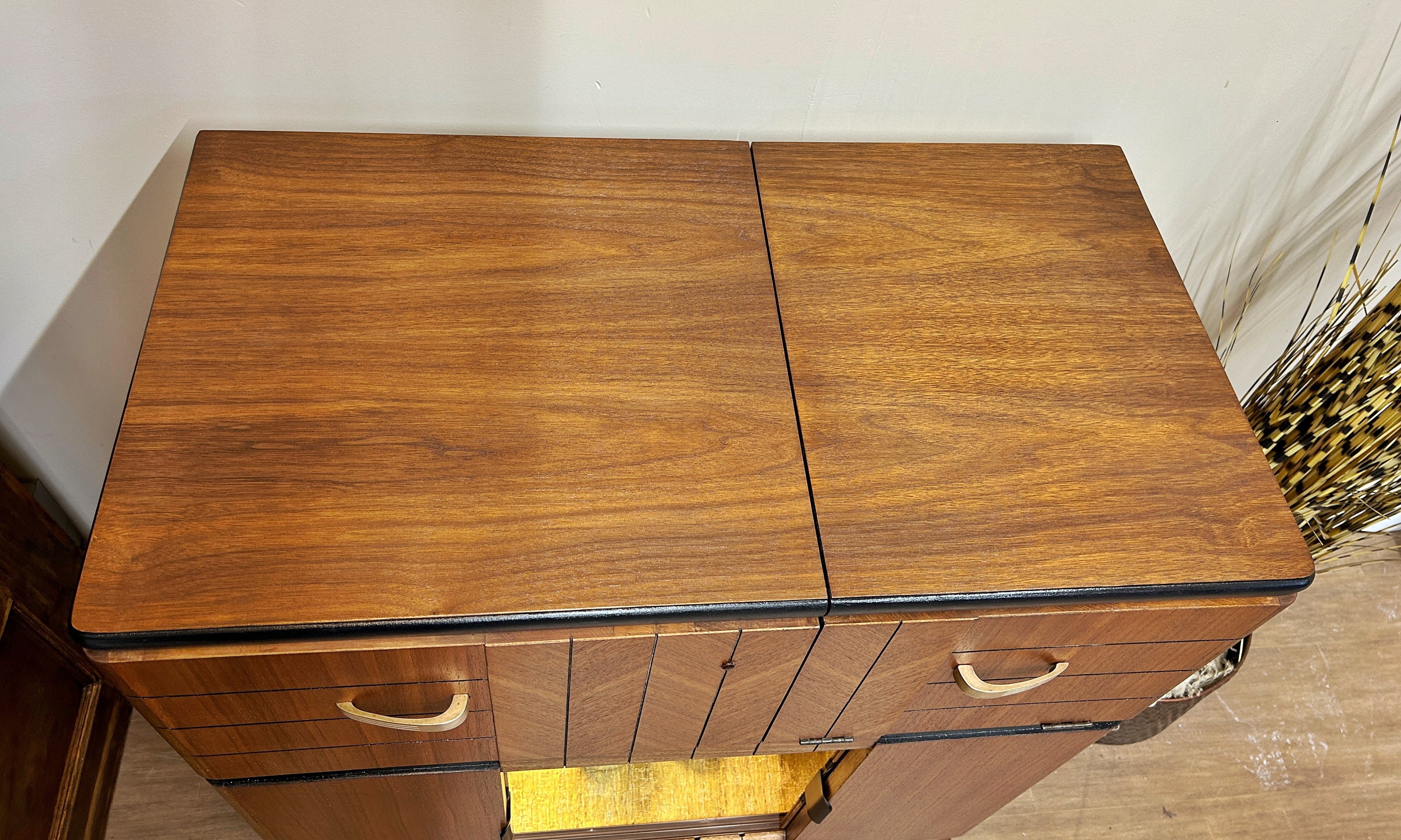 MCM Vintage Radio Bar Cabinet, Lighted - Etsy