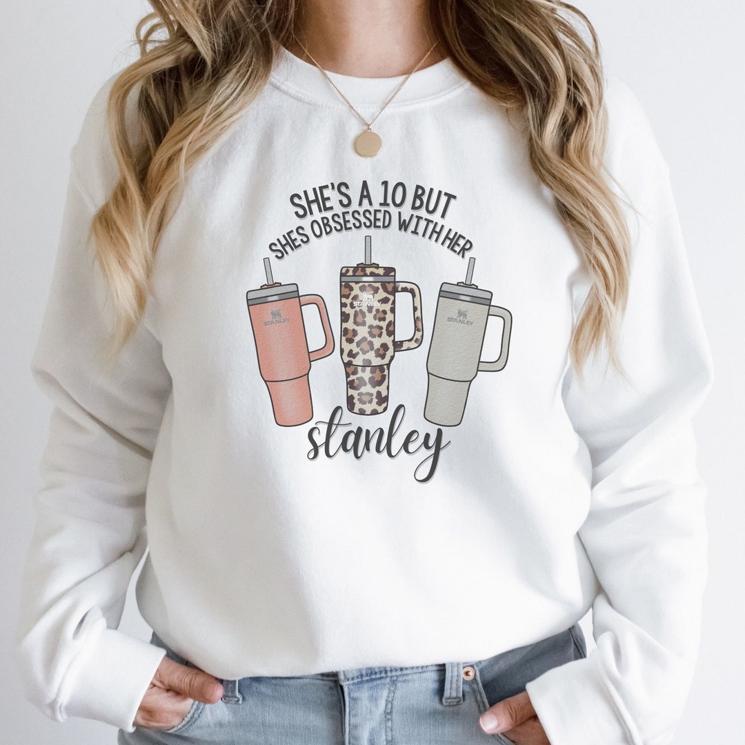 She's A 10 but She's Obsessed With Her Stanley Pullover, Funny ...