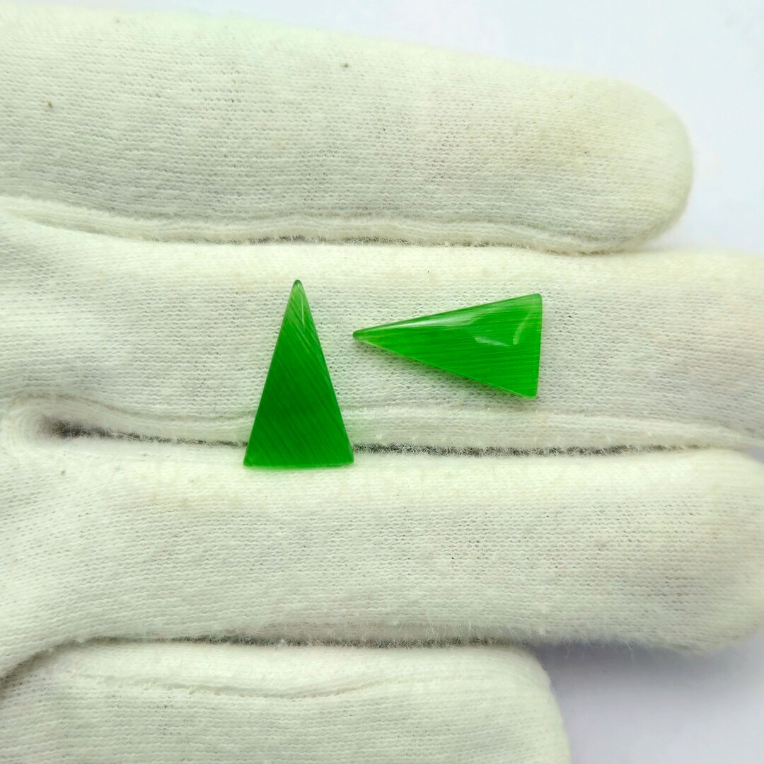 Glass Green Monalisa Pair, Triangle Shape Pair Glass Green Color ...